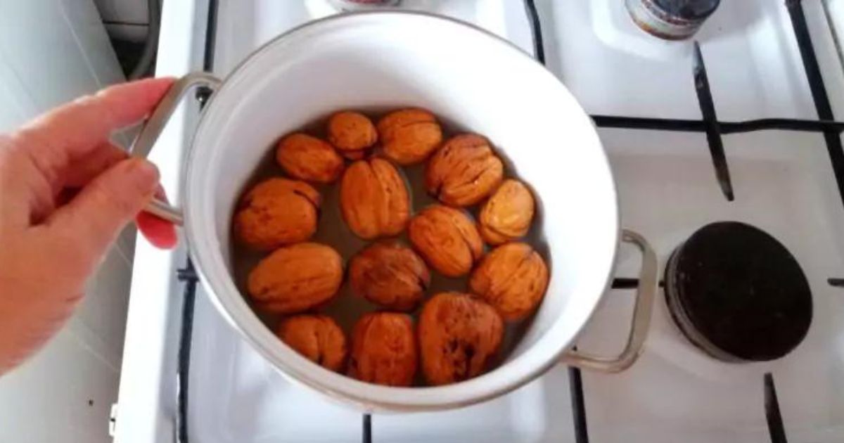 Trik babiček na vylouskání všech ořechů za pár minut