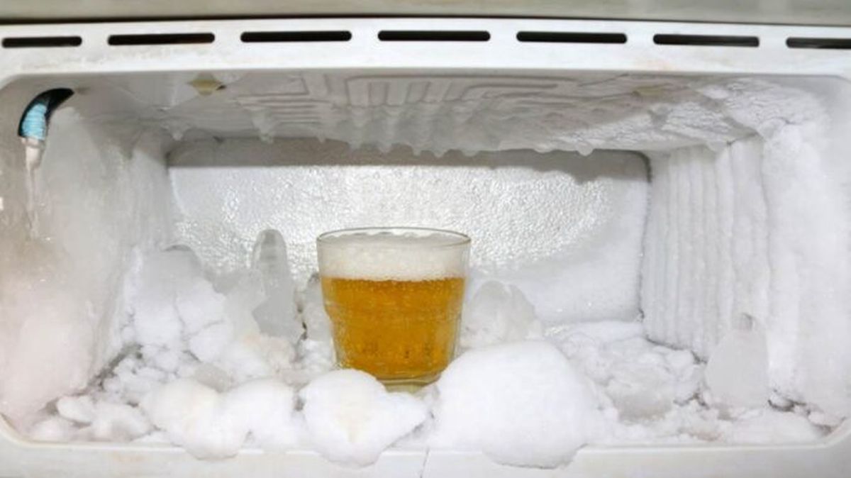 Námraza se v lednici už neobjeví, stačí do ní vložit jedinou sklenici